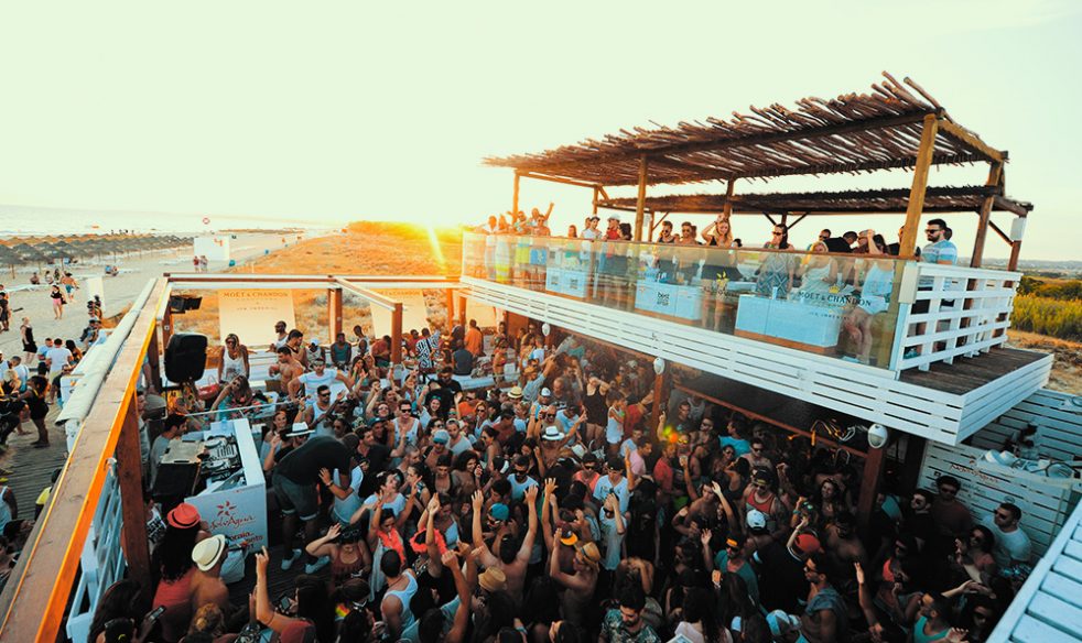 As festas de sunset estão aí e recomendam-se - Mulher do Leme